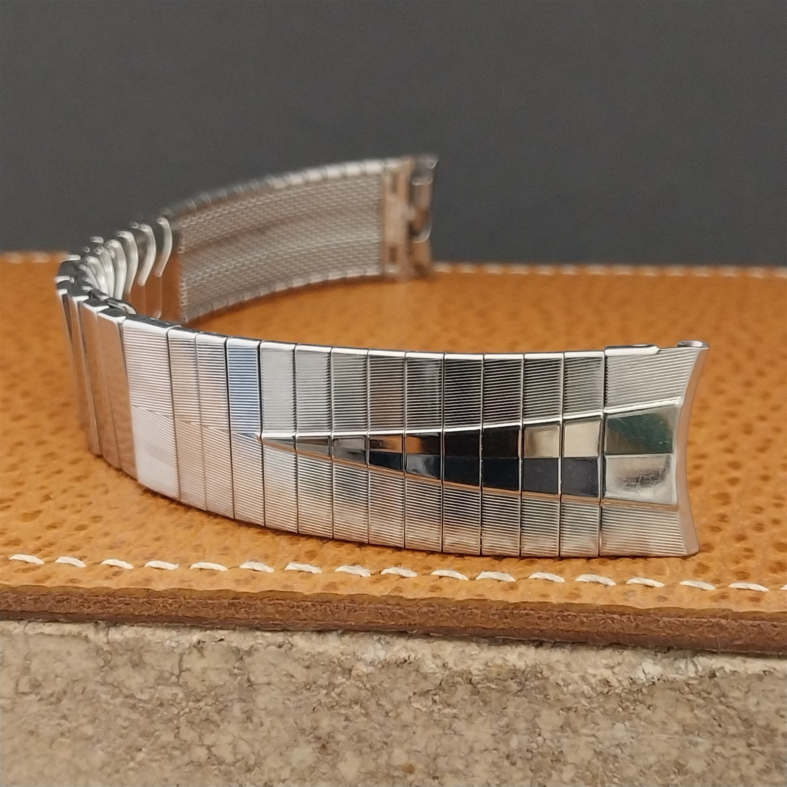 17.2mm Stainless Steel Finesse USA nos Classic 1950s Vintage Watch Ban ...