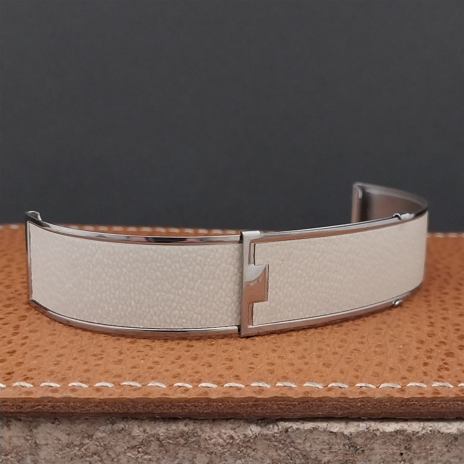 Vintage 1960s 17.2mm Stainless Steel & White Cuff Fixed Lug Unused Wat ...